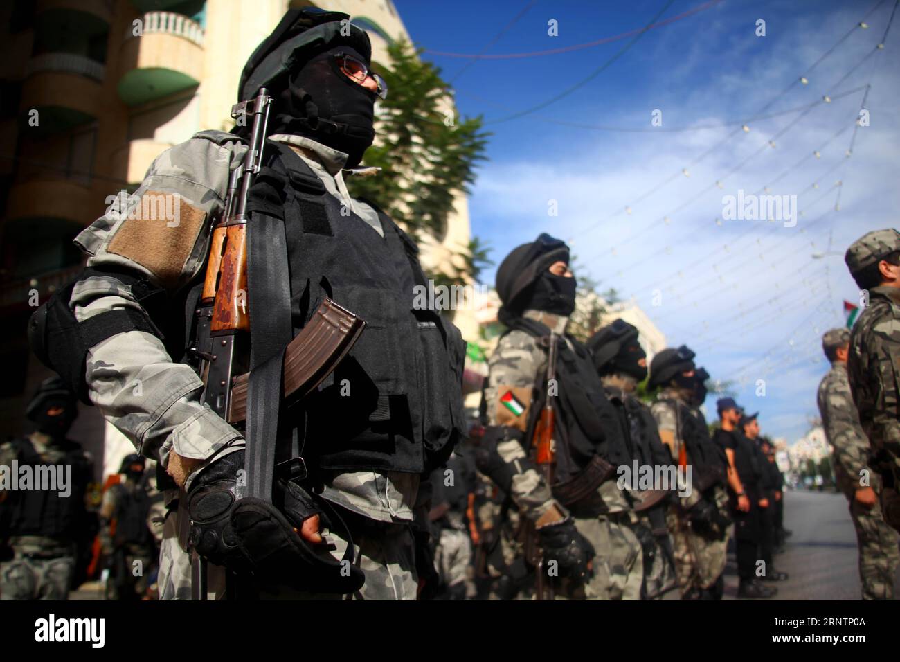Members palestinian national security forces hi-res stock photography ...