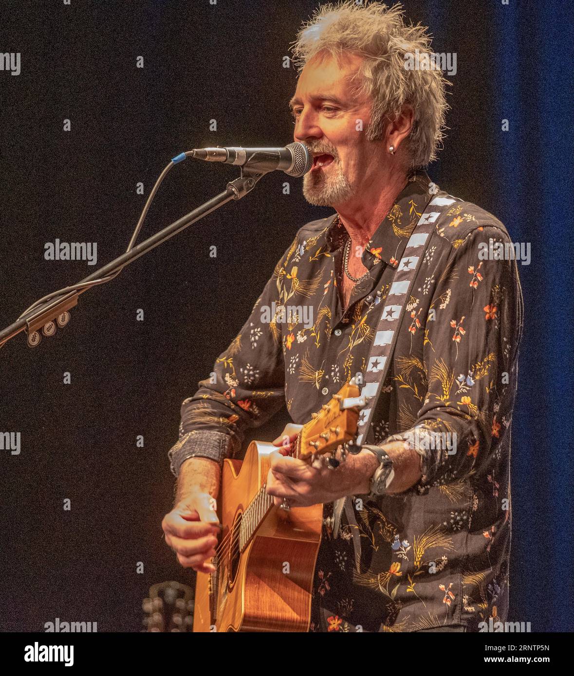 Frontmen. Pete Lincoln Member oft the Band Sweet performing in ...