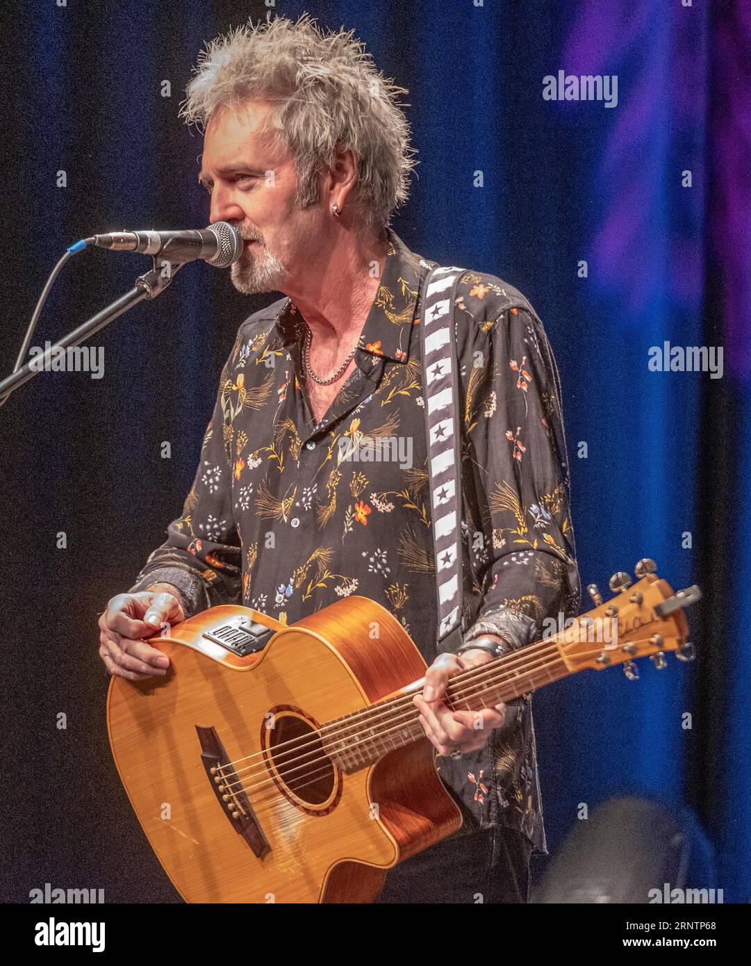 Frontmen. Pete Lincoln Member oft the Band Sweet performing in ...