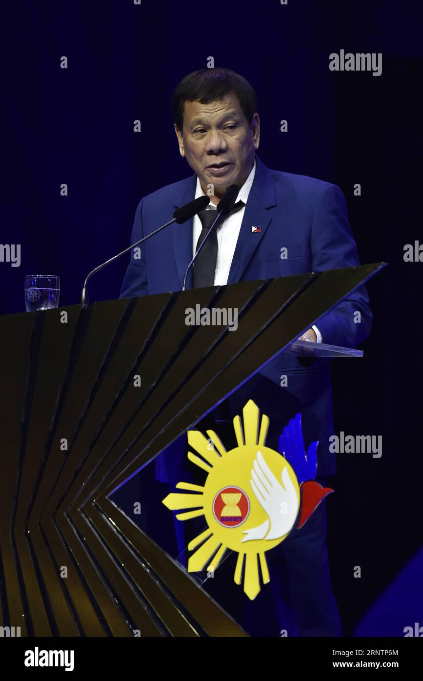 Rodrigo duterte speech philippine 2017 hi-res stock photography and ...