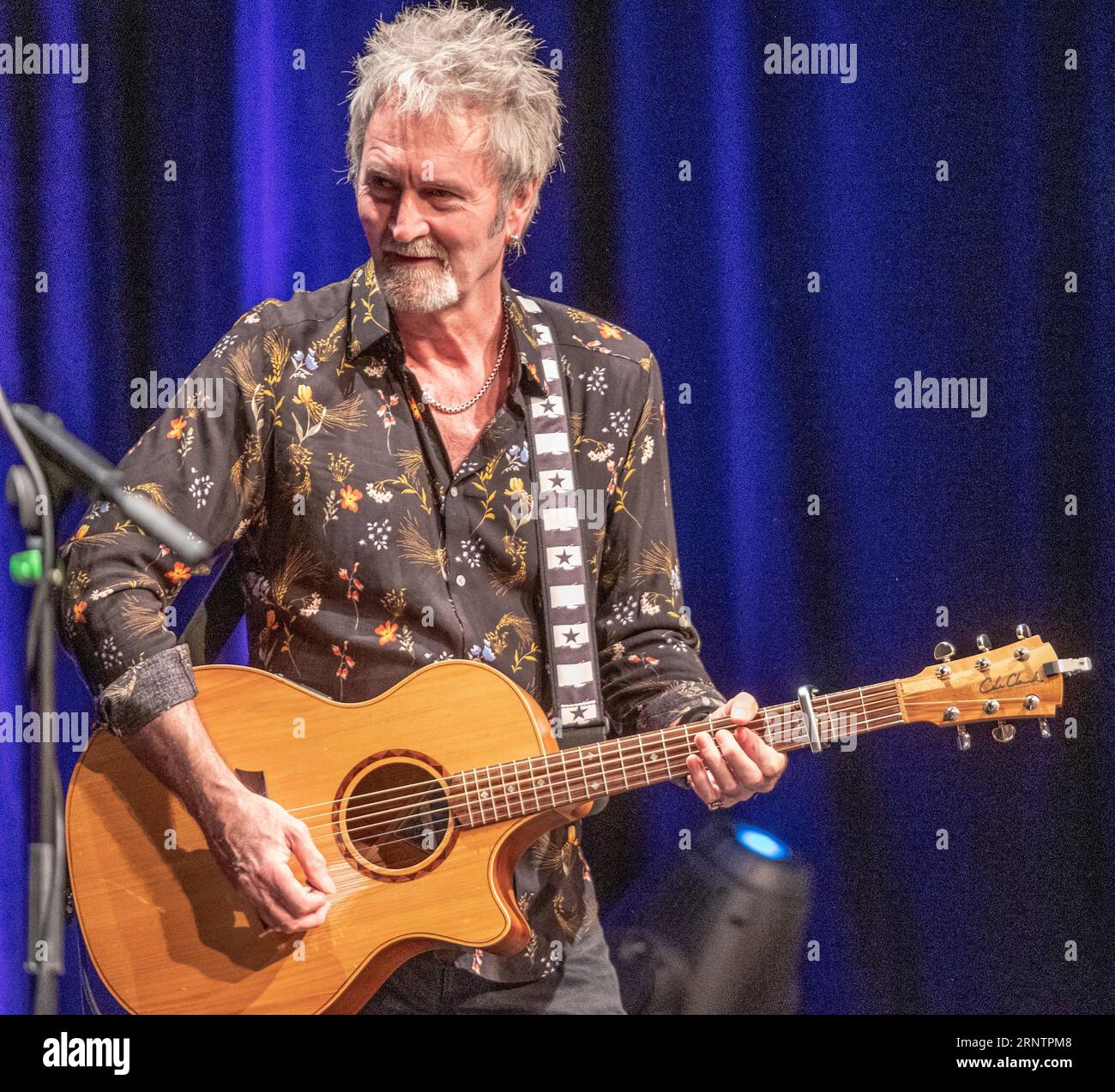 Frontmen. Pete Lincoln Member oft the Band Sweet performing in ...