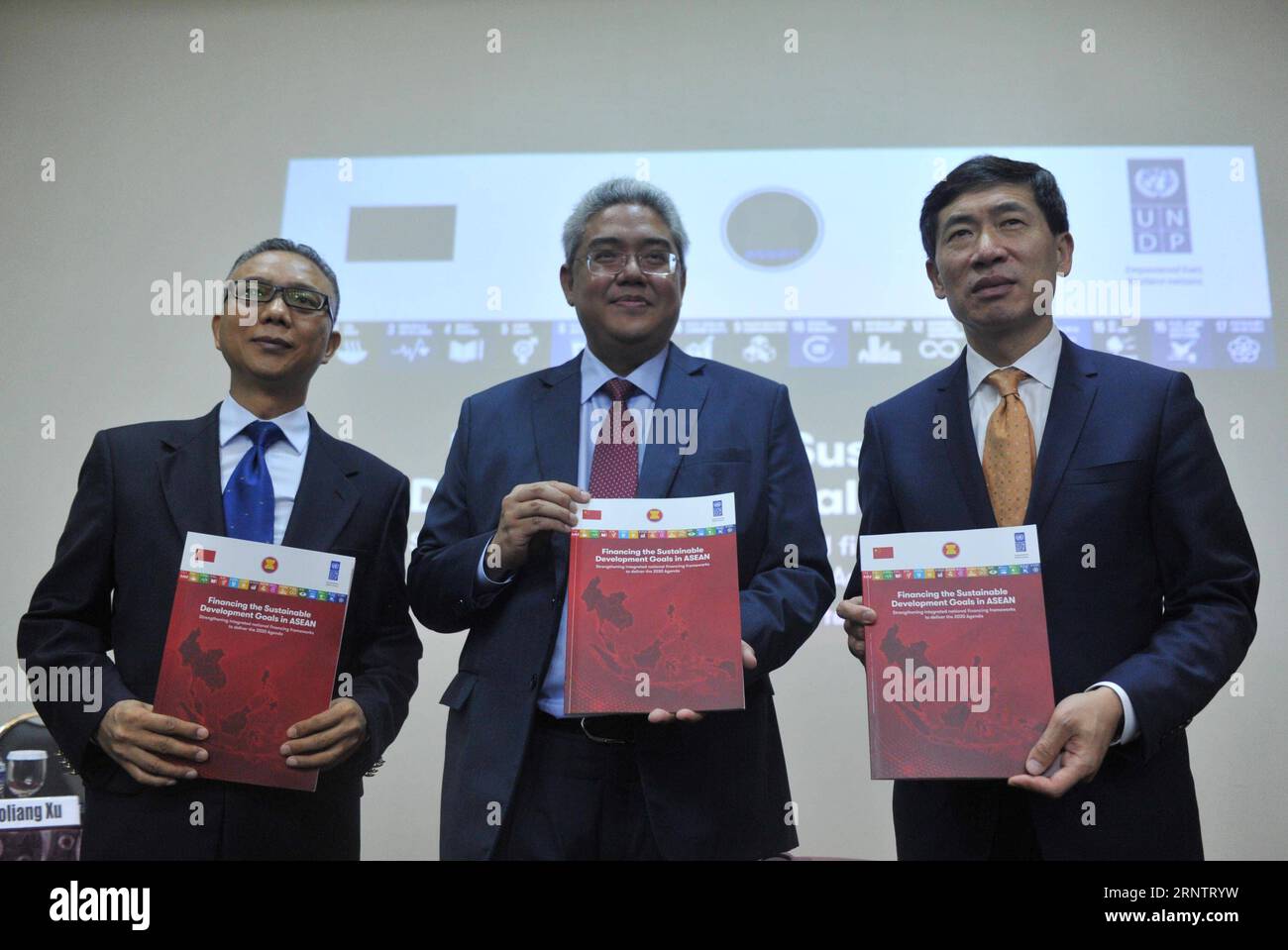 (171117) -- JAKARTA, Nov. 17, 2017 -- Chinese Ambassador to ASEAN Xu Bu ...