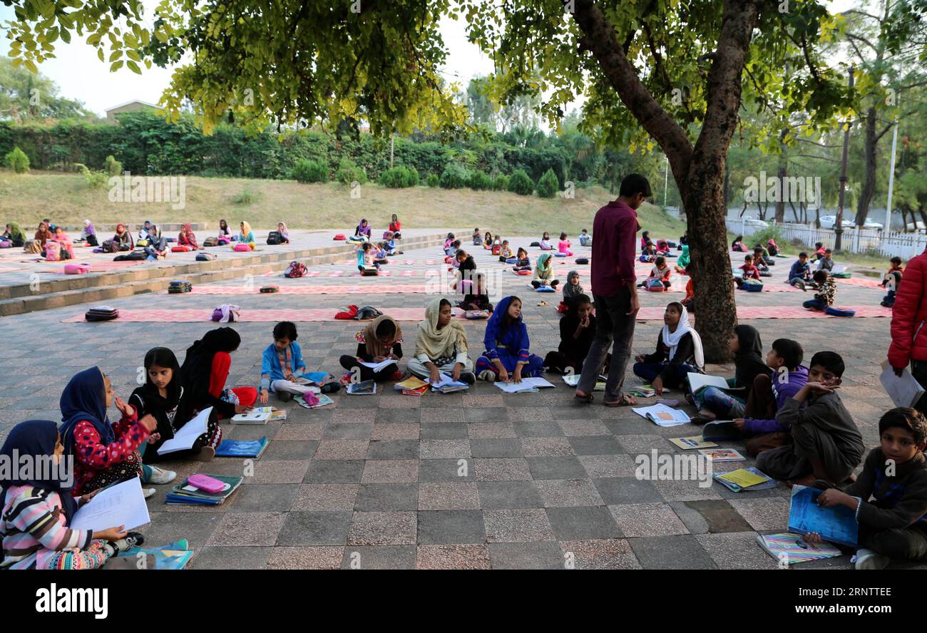 Pakistan students school class hi-res stock photography and images - Alamy