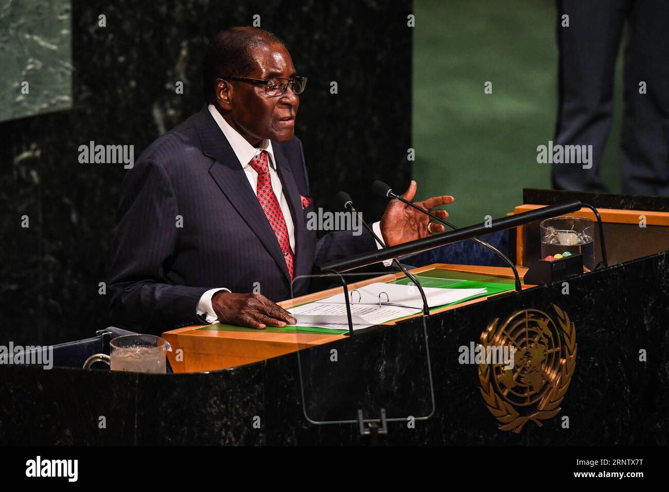 File zimbabwe president hi-res stock photography and images - Alamy