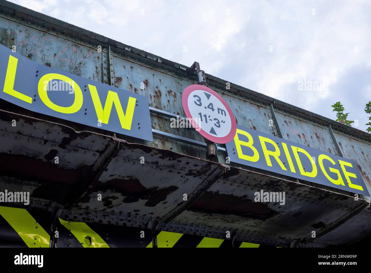 Low Bridge sign on a low railway bridge Stock Photo - Alamy