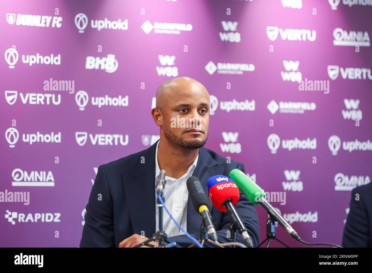 Vincent kompany burnley hi-res stock photography and images - Alamy