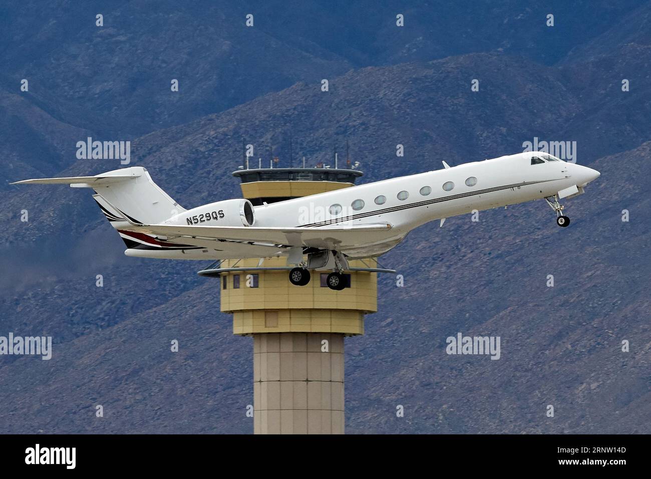 Netjets cessna 680a citation latitude hi-res stock photography and ...