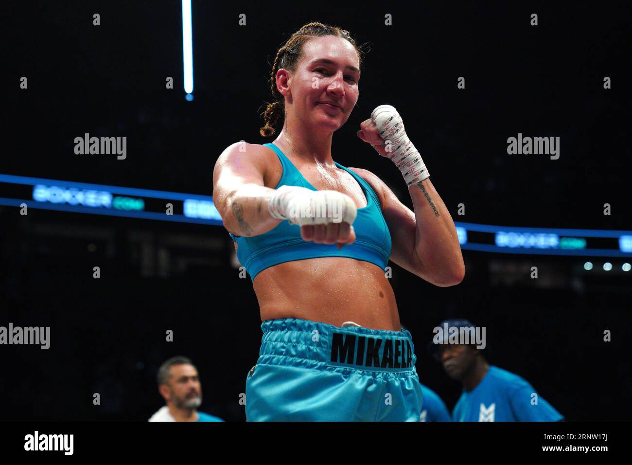 Mikaela Mayer celebrates victory against Silvia Bortot in the Super ...