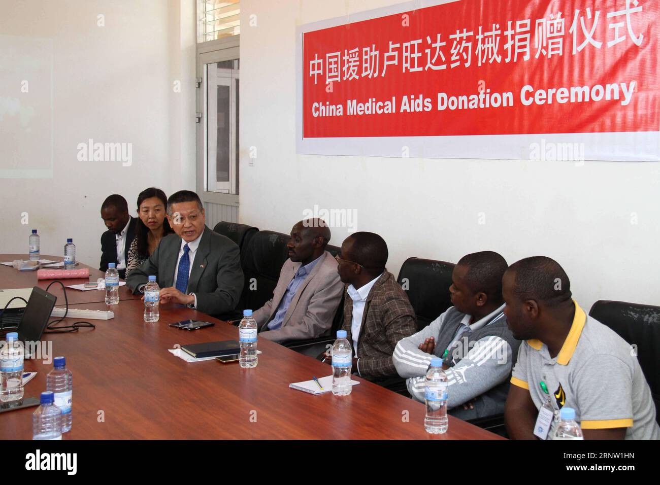 (171128) -- KIGALI, Nov. 28, 2017 -- Delegates from China and Rwanda ...