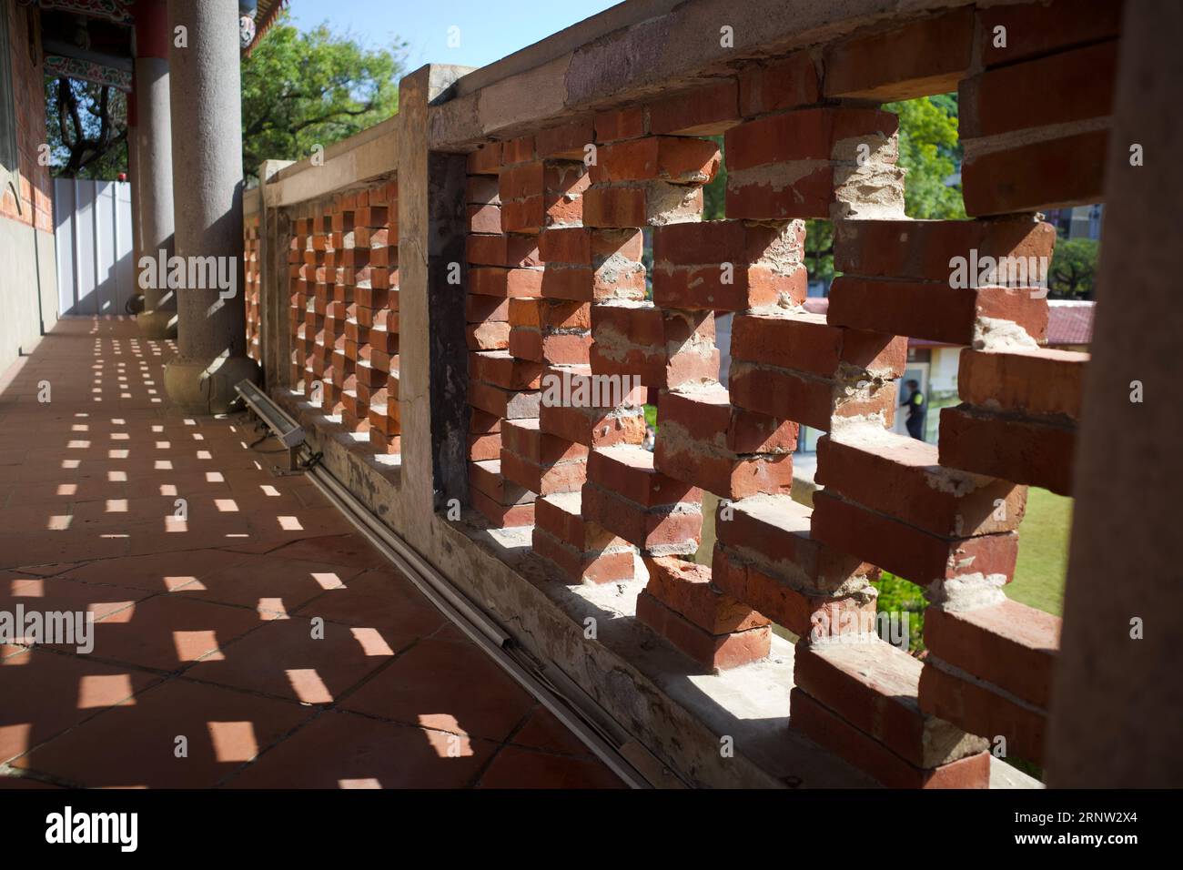 See through brick wall hi-res stock photography and images - Alamy