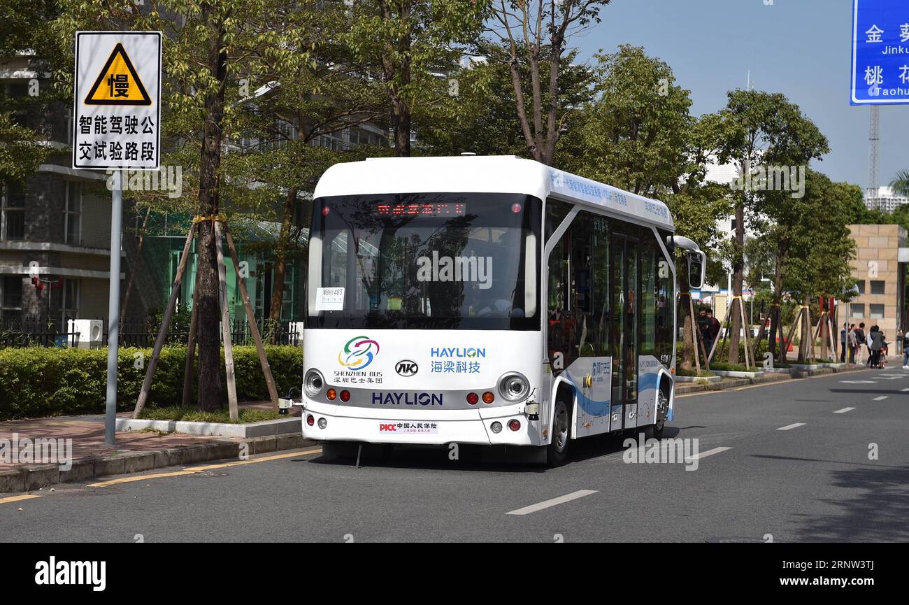 (171202) -- SHENZHEN, Dec. 2, 2017 -- A self-driving bus runs on a road ...