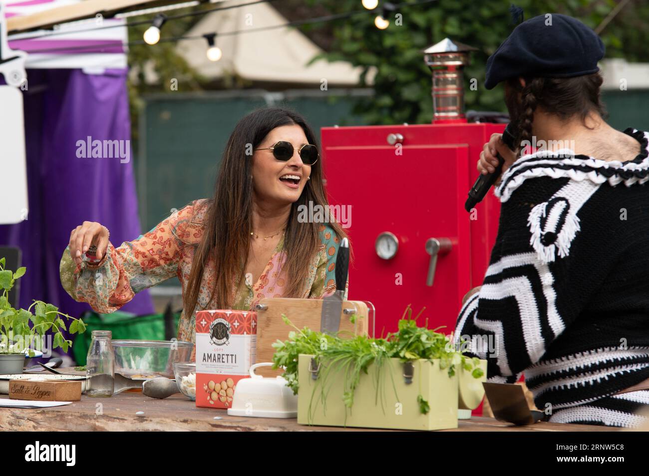 Twocooks hi-res stock photography and images - Alamy