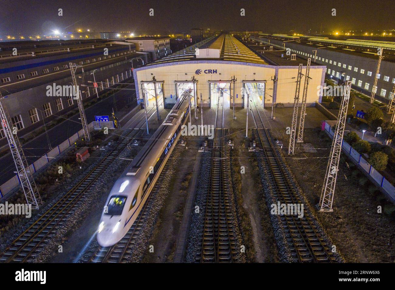 (171206) -- XI AN, Dec. 6, 2017 -- The bullet train D4251 to Chengdu ...