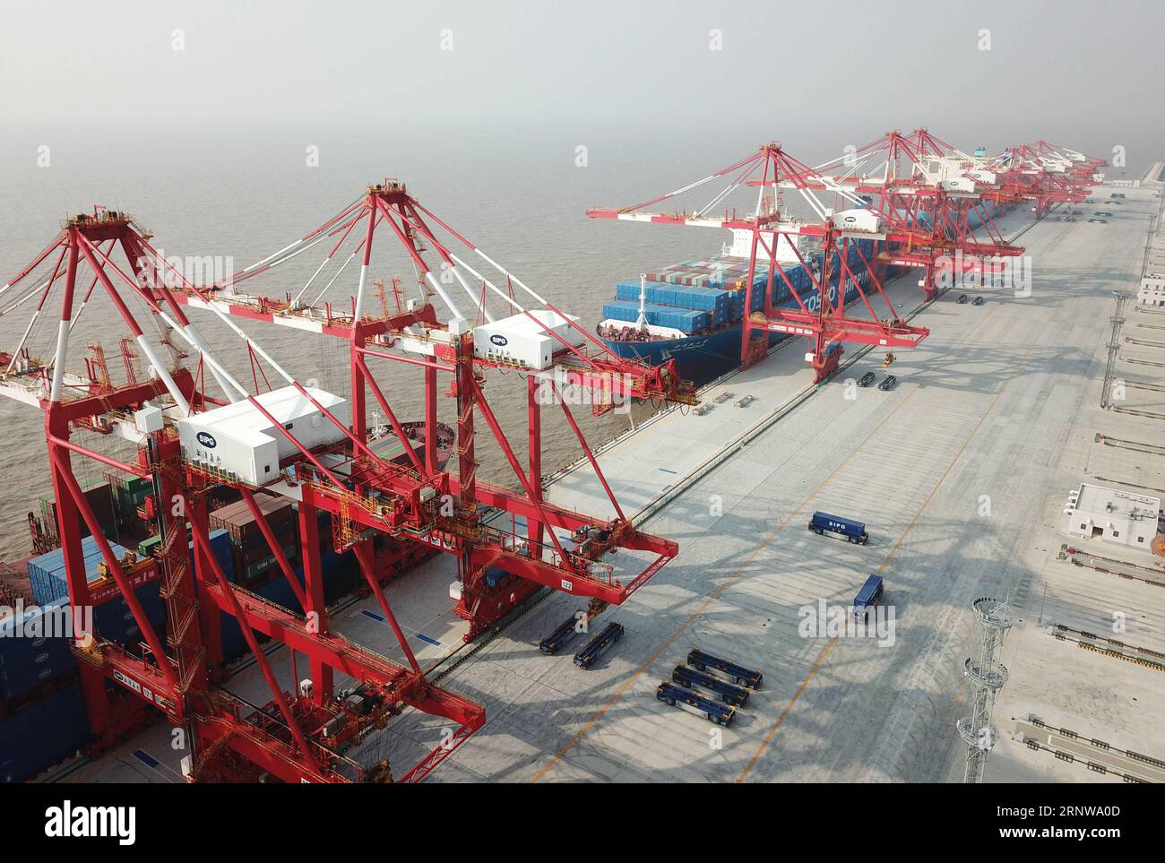 Donghai bridge hi-res stock photography and images - Alamy