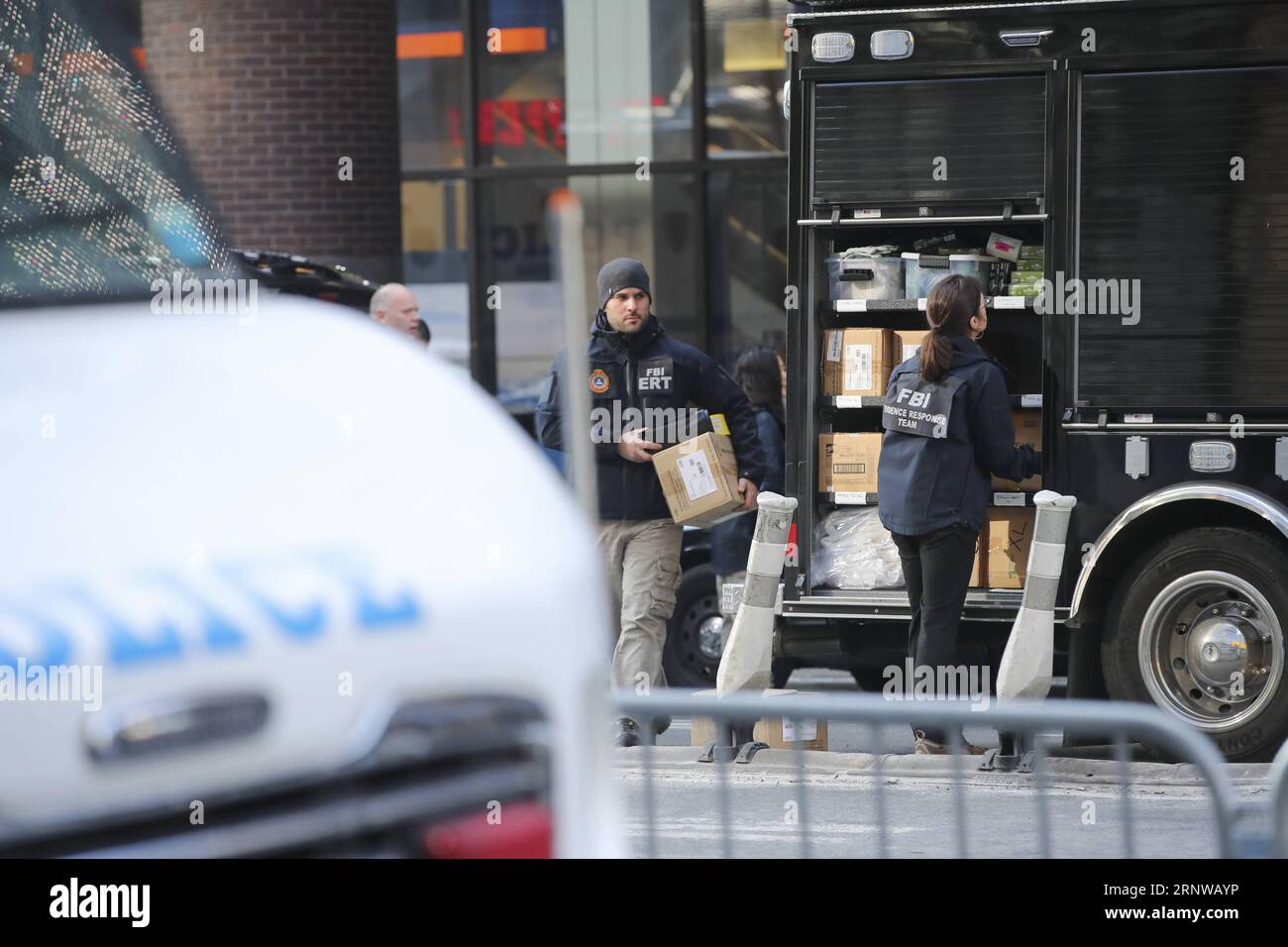 Fbi new york evidence response team hi-res stock photography and images ...