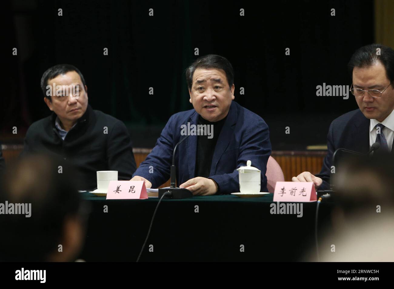 China cross talk hi-res stock photography and images - Alamy