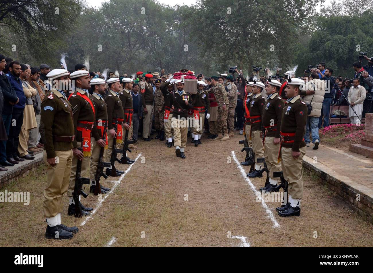 (171213) -- LAHORE (PAKISTAN), Dec. 13, 2017 -- Pakistani soldiers ...