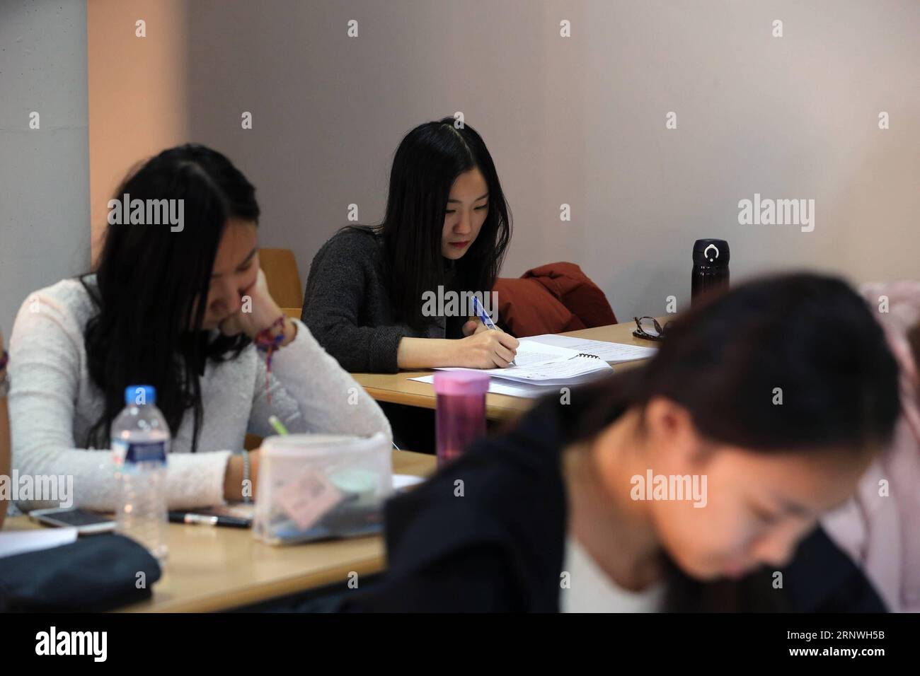 University students greece class hi-res stock photography and images ...