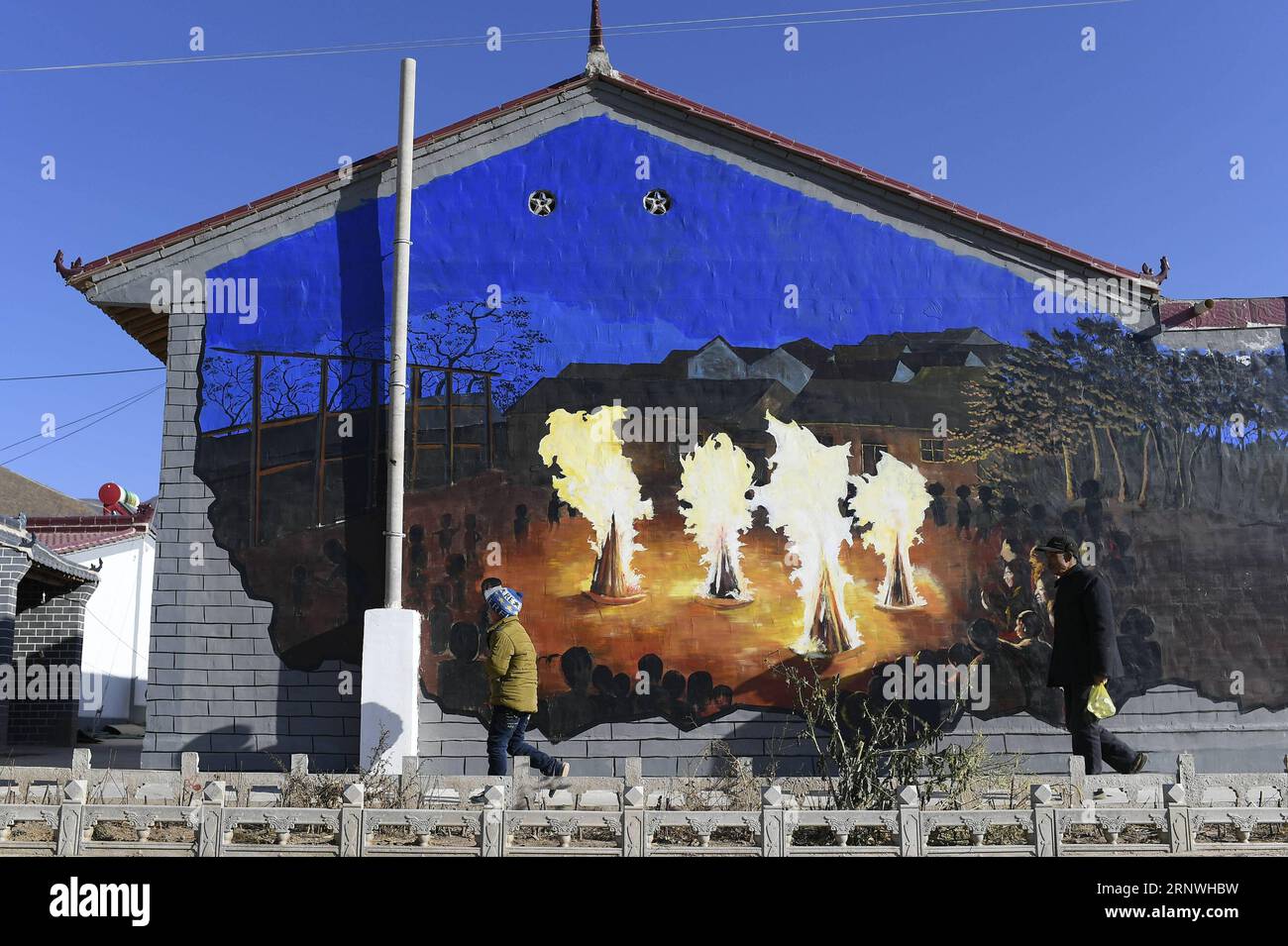 (171221) -- GUYUAN, Dec. 21, 2017 -- Villagers walk past a 3D painting ...