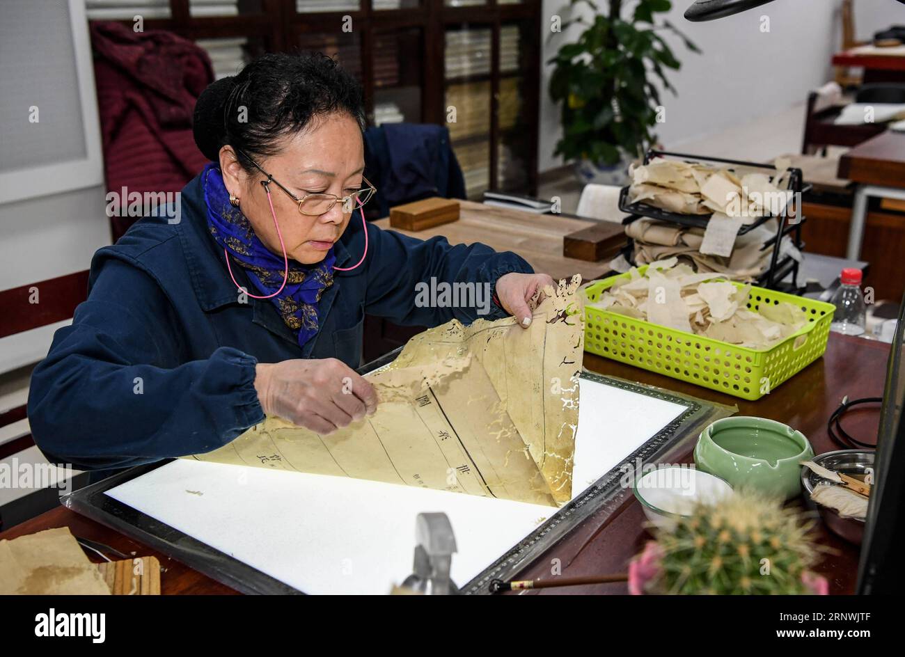 Understandchinese hi-res stock photography and images - Alamy