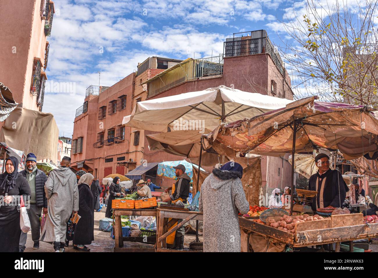 Street life marrakech hi-res stock photography and images - Alamy