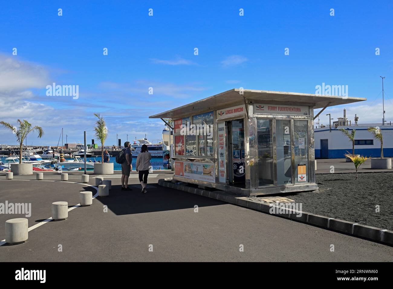 Man at ticket booth hi-res stock photography and images - Alamy