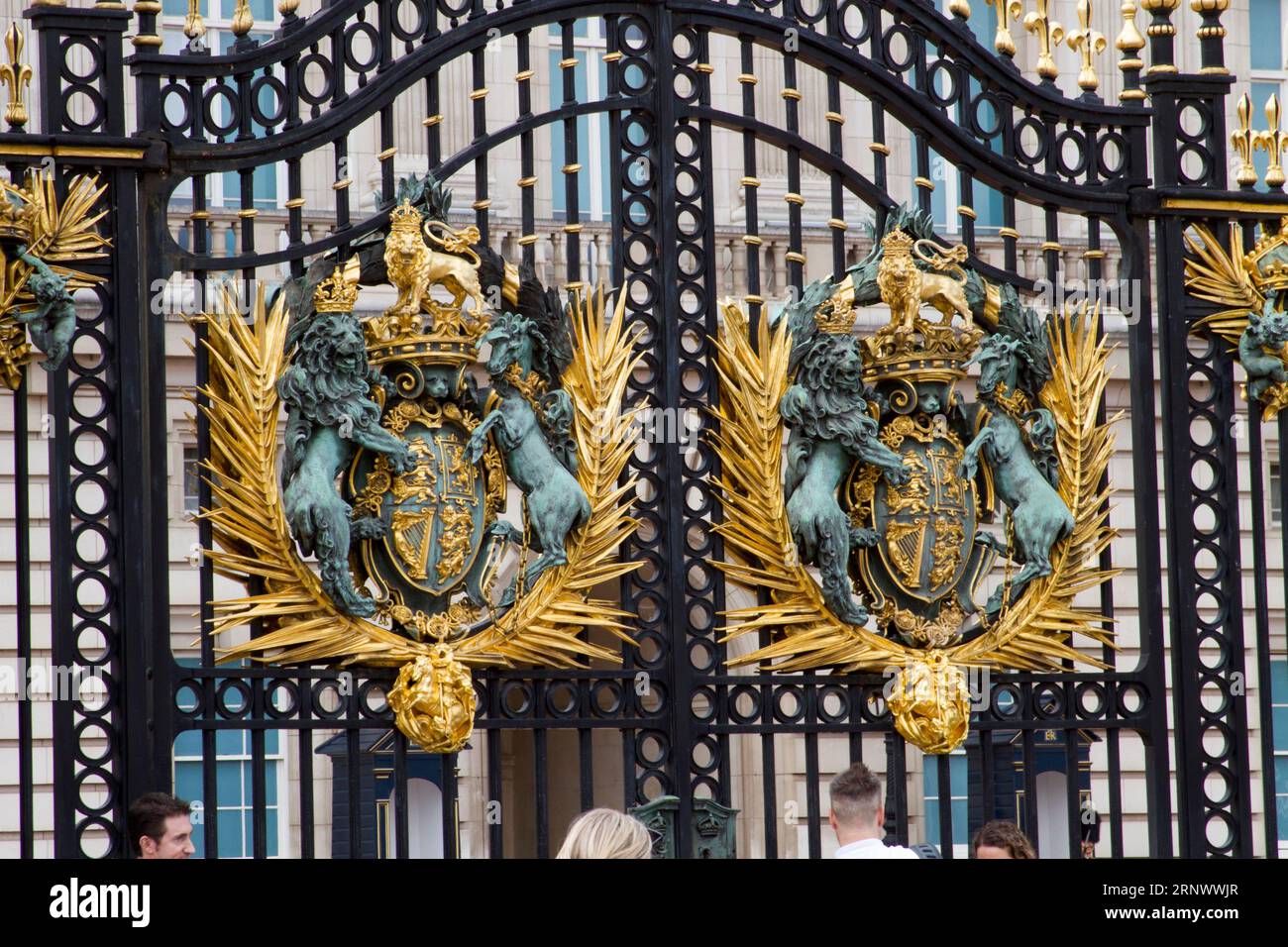 Royal crest buckingham palace gates hi-res stock photography and images ...
