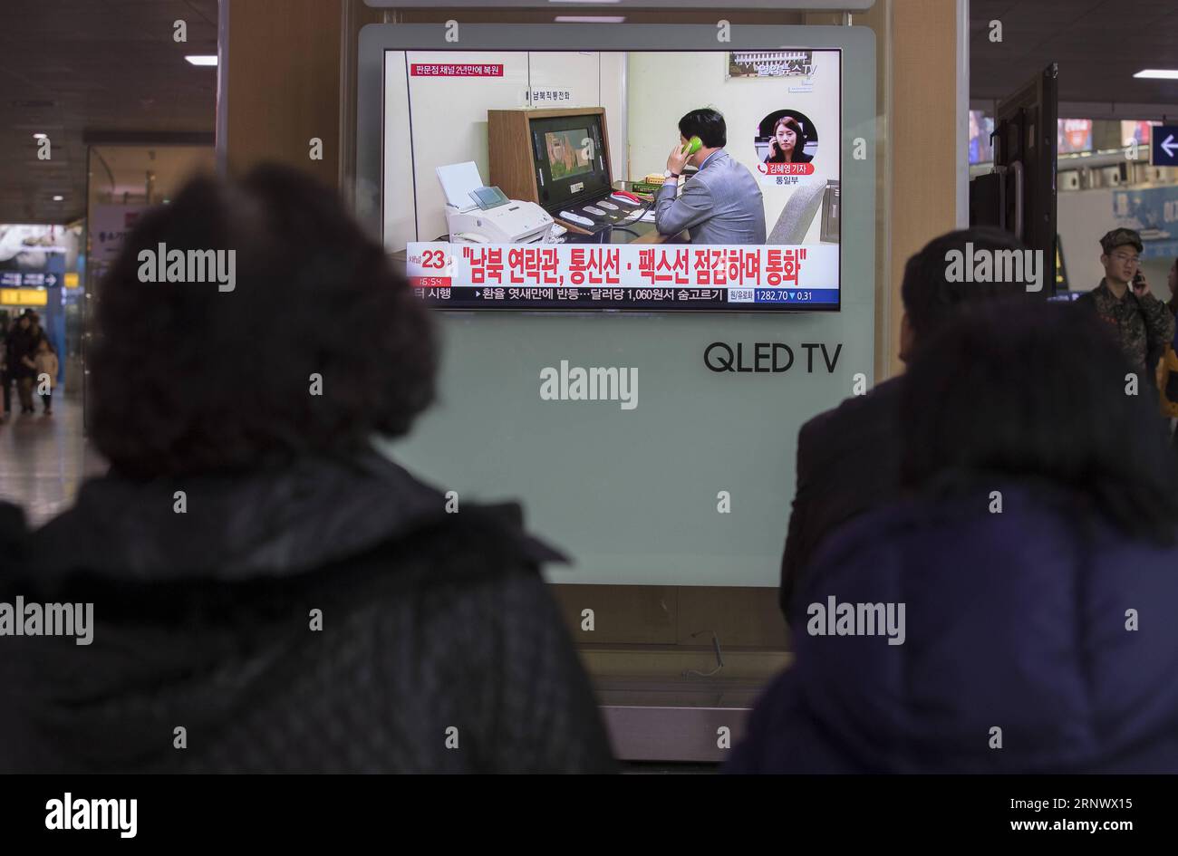 Blue house korea presidential palace hi-res stock photography and images - Alamy