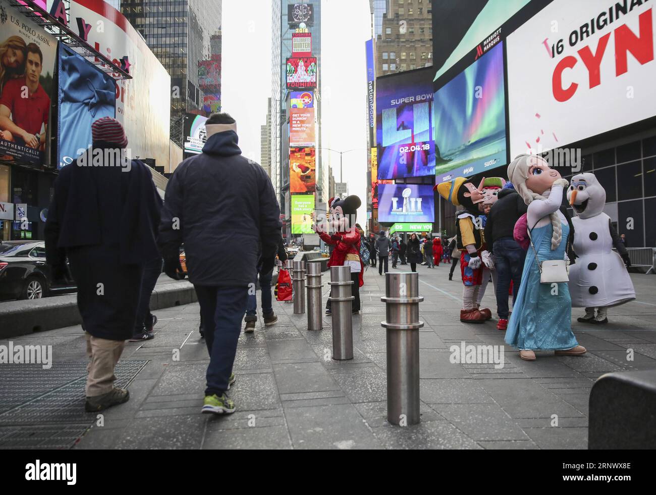 Security bollards in new york hi-res stock photography and images - Alamy