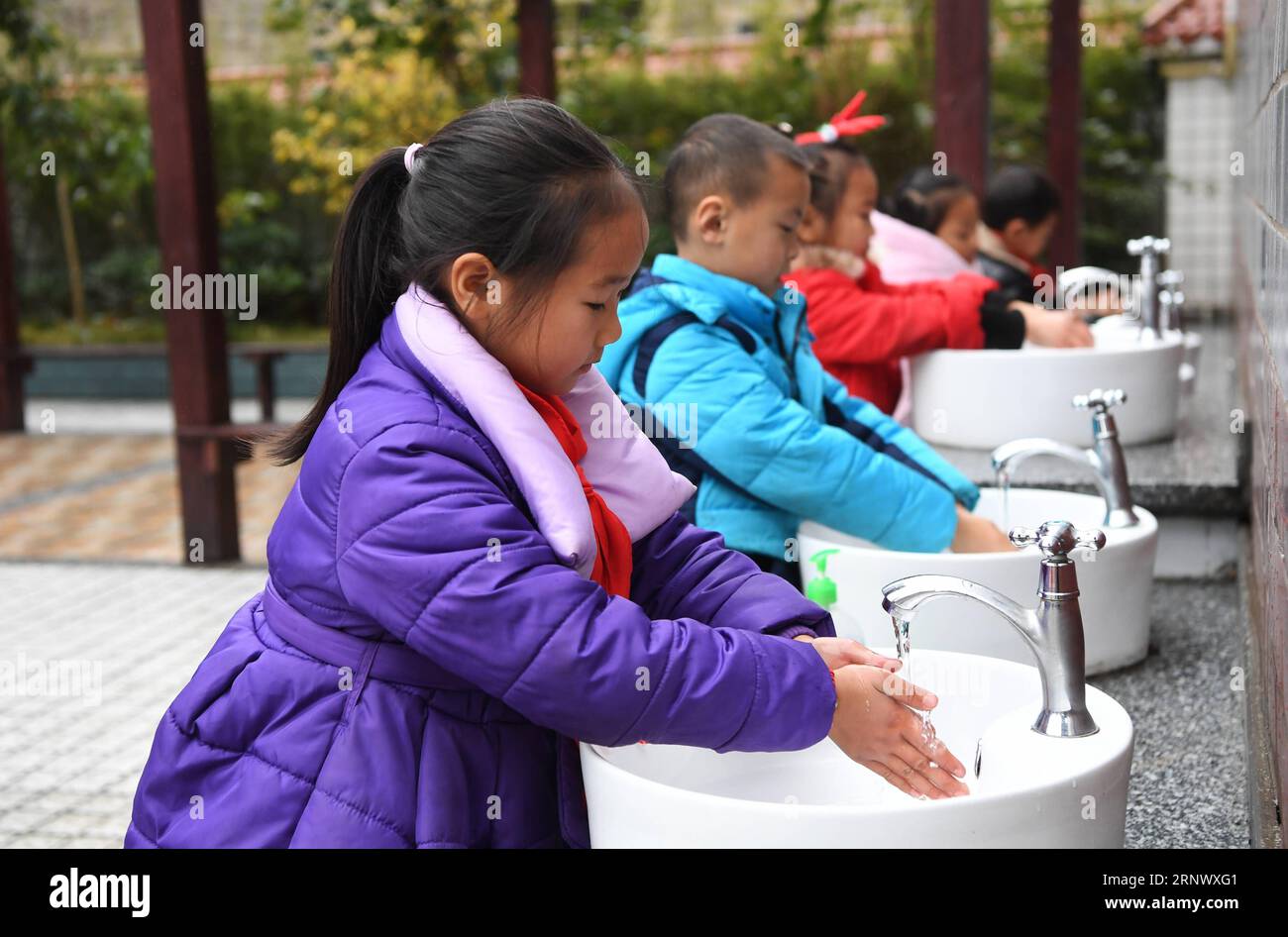 Pupils wash hi-res stock photography and images - Alamy