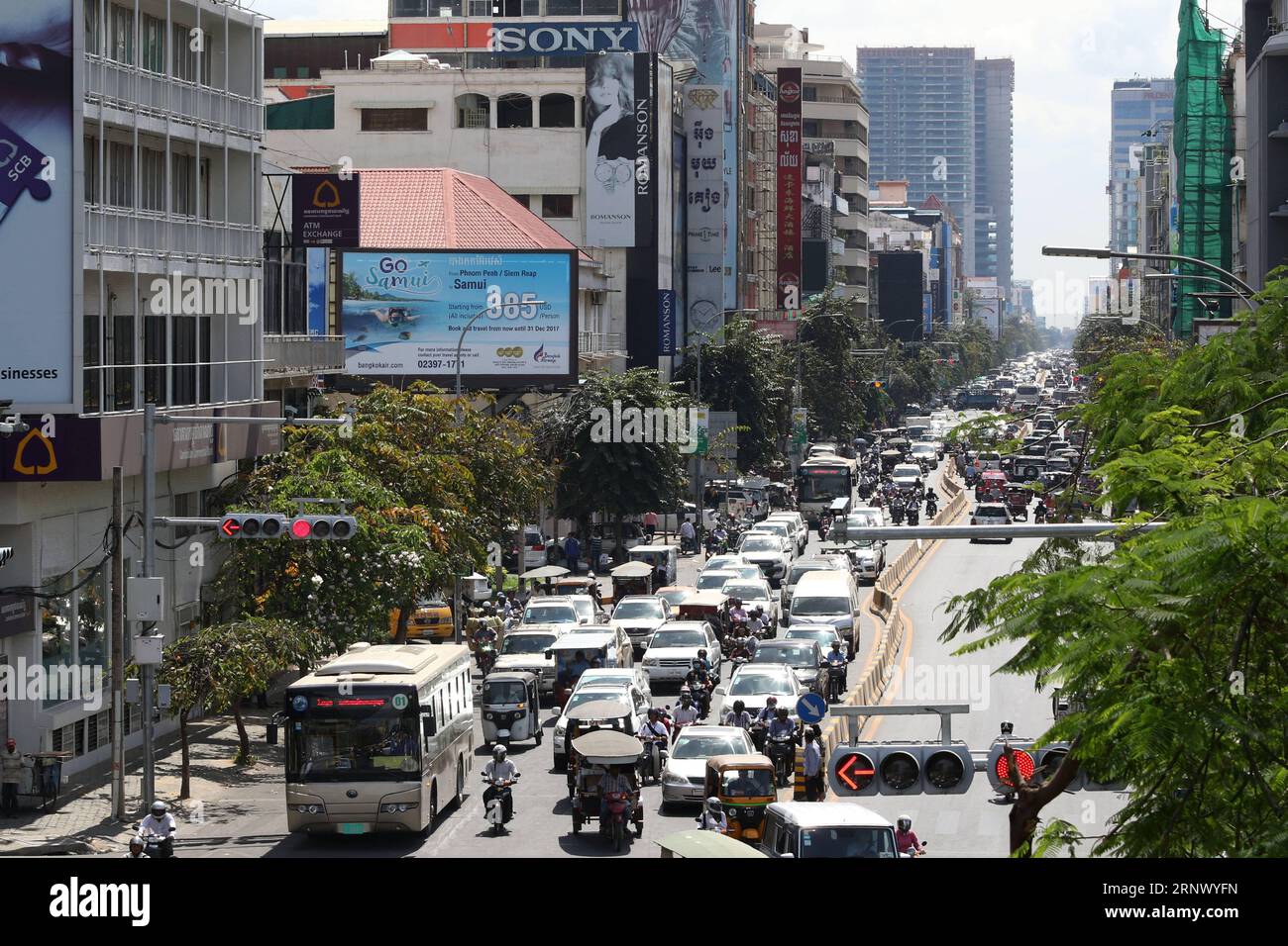 (180106) -- PHNOM PENH, Jan. 6, 2018 -- A Yutong bus runs on a road in Phnom Penh, Cambodia, Jan ...
