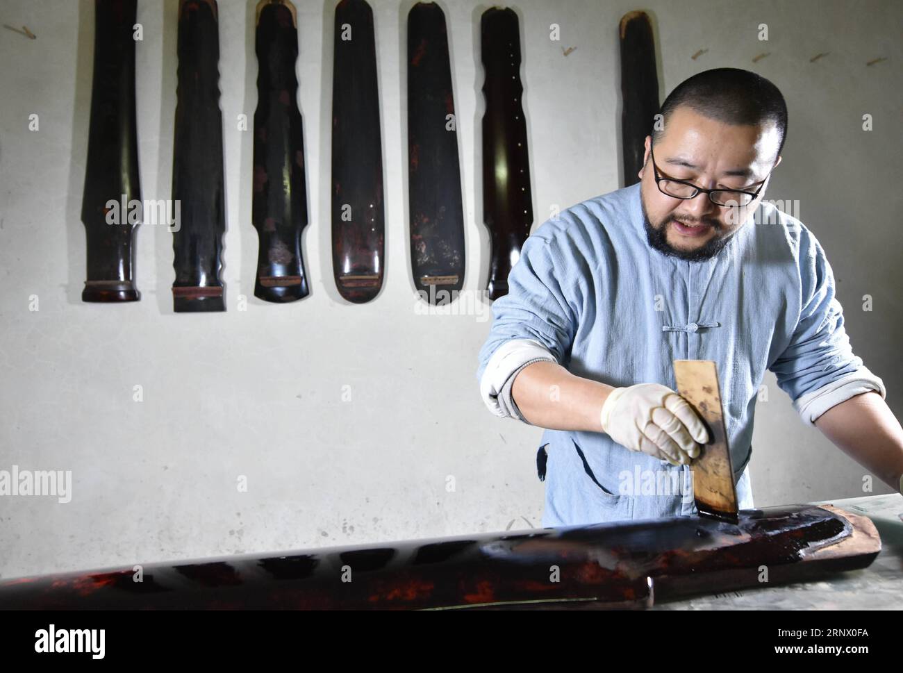 Guqin wang bing hi-res stock photography and images - Alamy