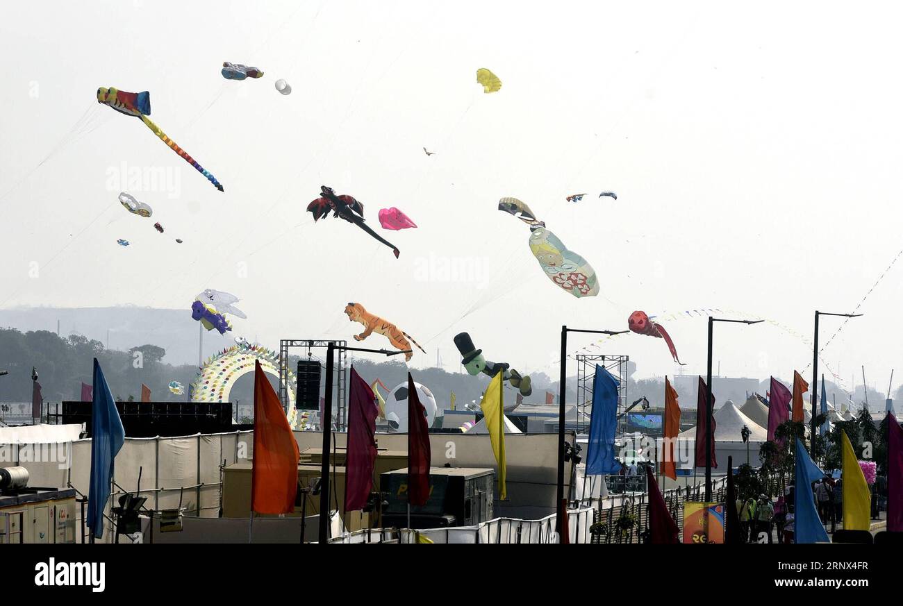 Different shapes of kites hi-res stock photography and images - Alamy