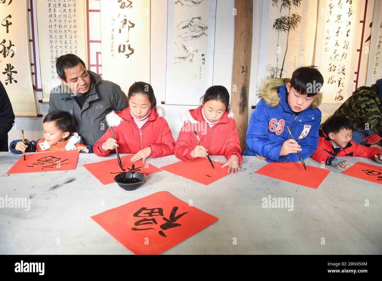 China calligraphy children hi-res stock photography and images - Alamy