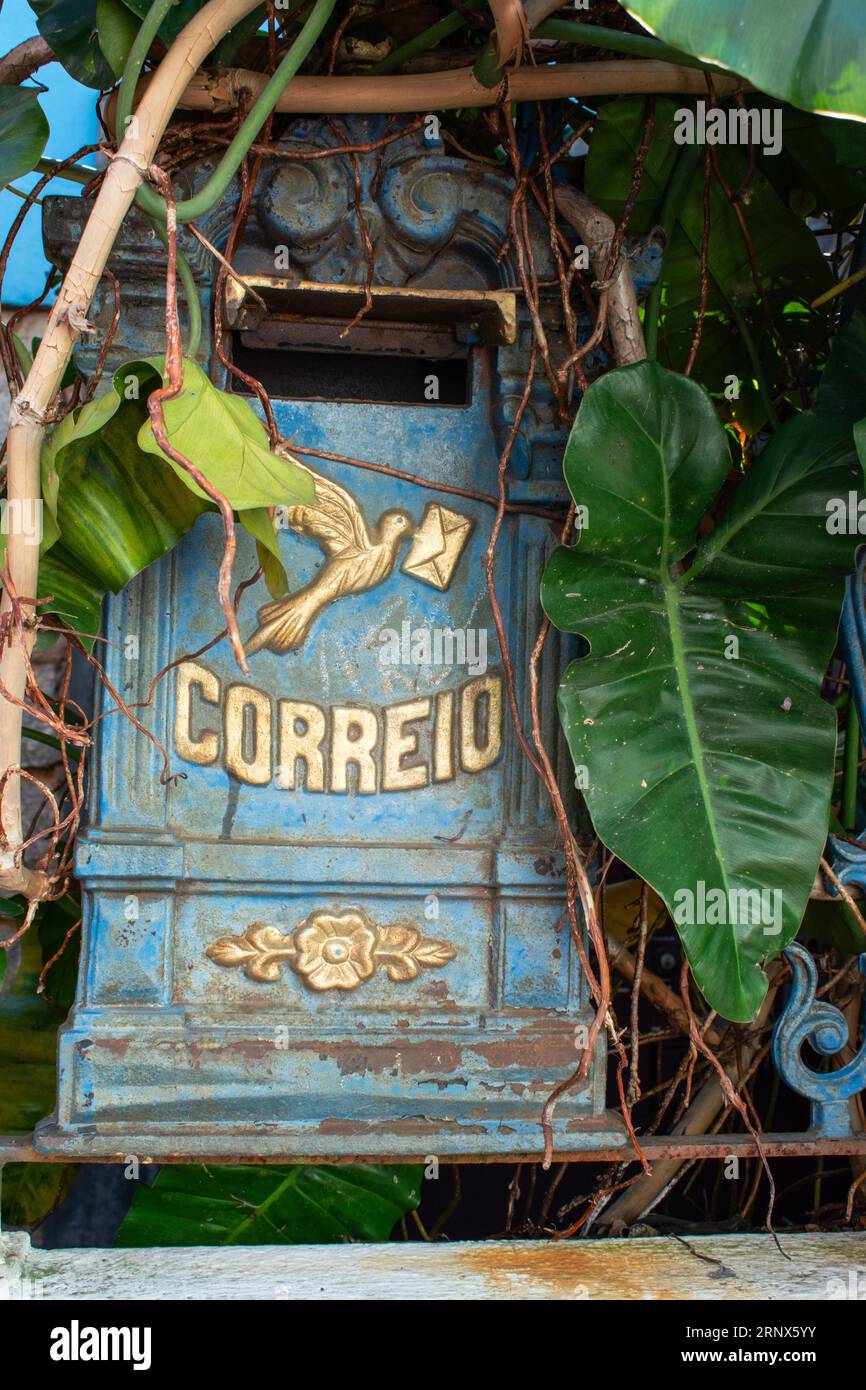 Envelope in letterbox hi-res stock photography and images - Alamy