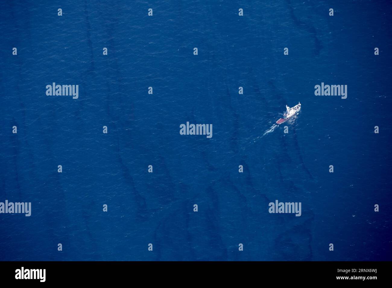 (180116) -- ZHOUSHAN, Jan. 16, 2018 -- Aerial photo taken aboard ...