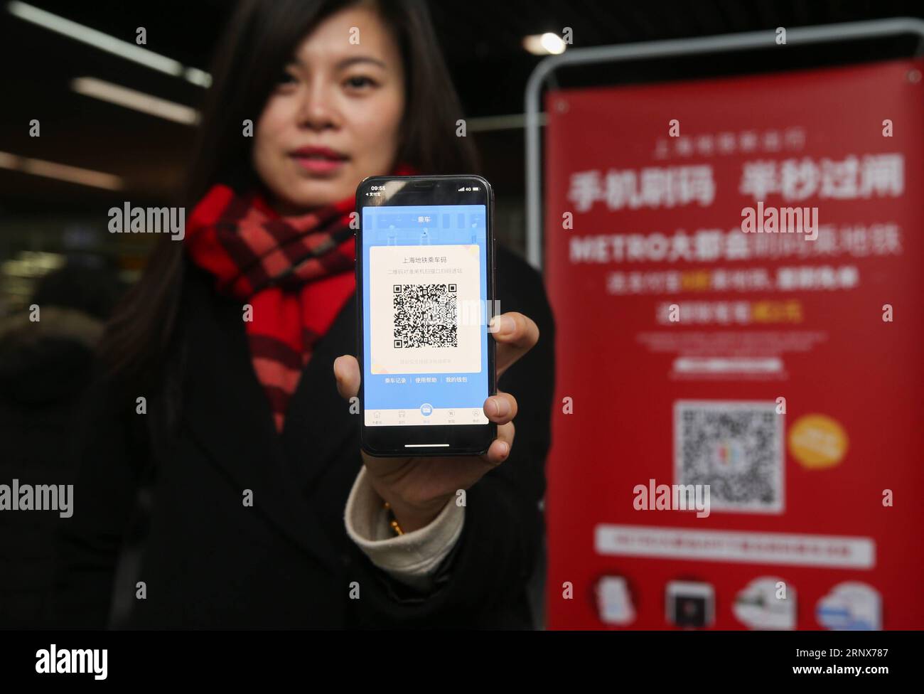 Passenger shows qr code hi-res stock photography and images - Alamy