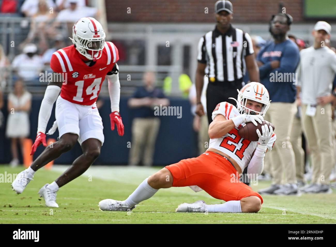Mercer wide receiver Brayden Smith (21) catches a pass against ...