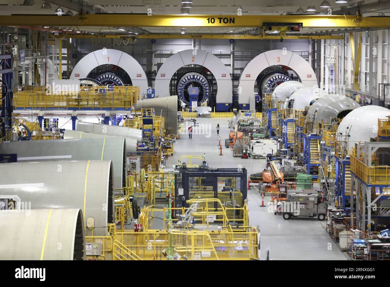 Boeing 787 dreamliner assembly hi-res stock photography and images - Alamy