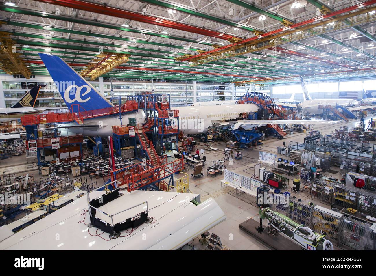 Boeing 787 dreamliner assembly hi-res stock photography and images - Alamy