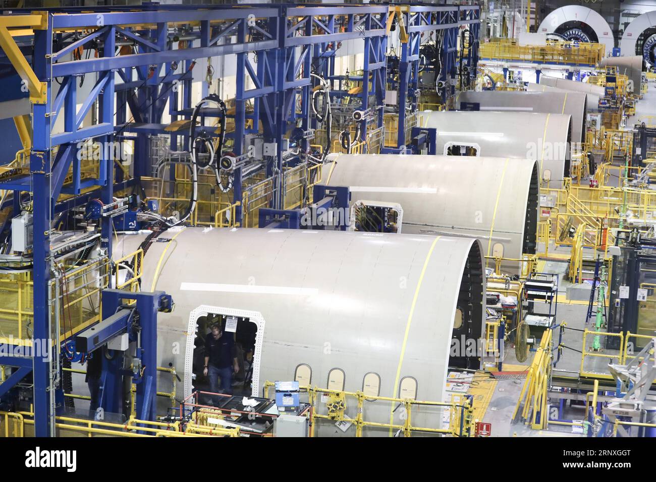 Boeing 787 dreamliner assembly hi-res stock photography and images - Alamy