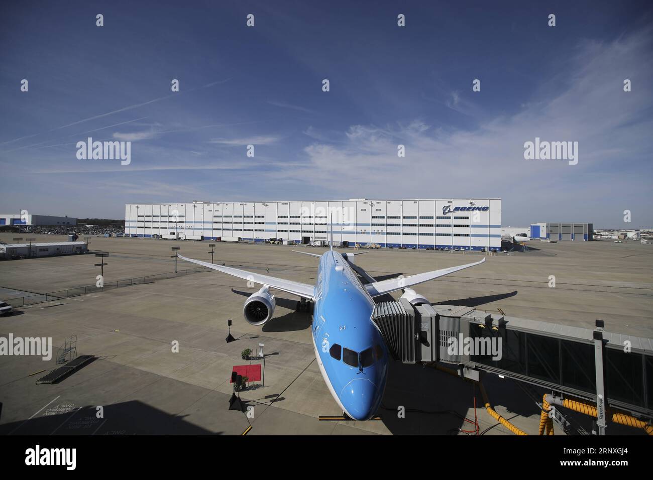 Boeing 787 dreamliner assembly hi-res stock photography and images - Alamy