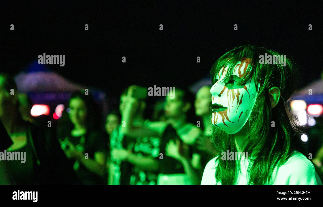 People wearing scary mask halloween hi-res stock photography and images ...