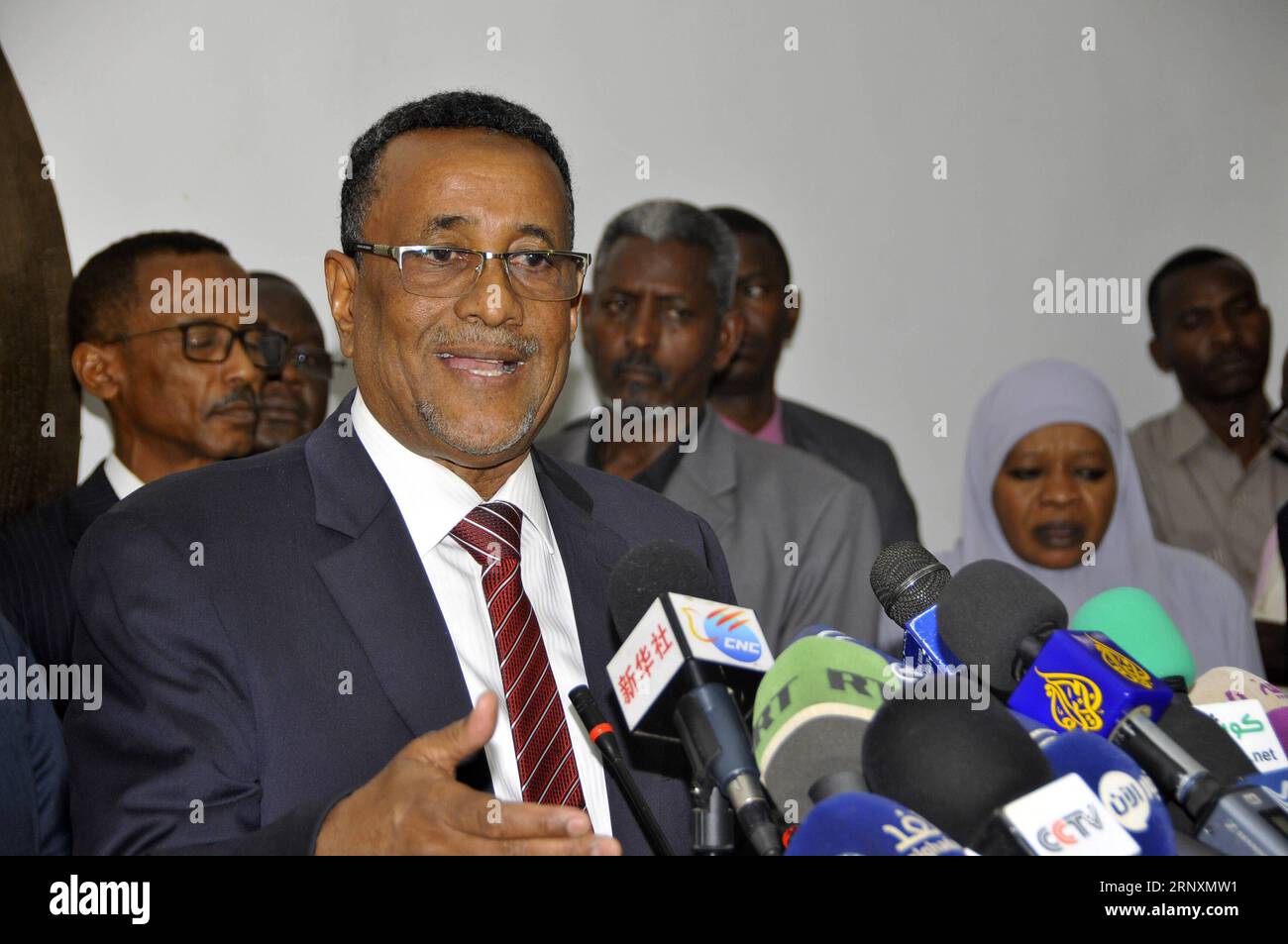 Negotiatig hi-res stock photography and images - Alamy