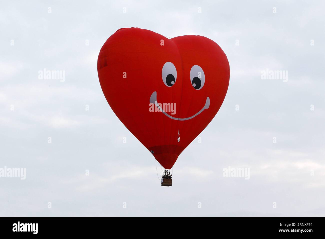 (180208) -- PAMPANGA, Feb. 8, 2018 -- A heart-shaped hot air balloon ...
