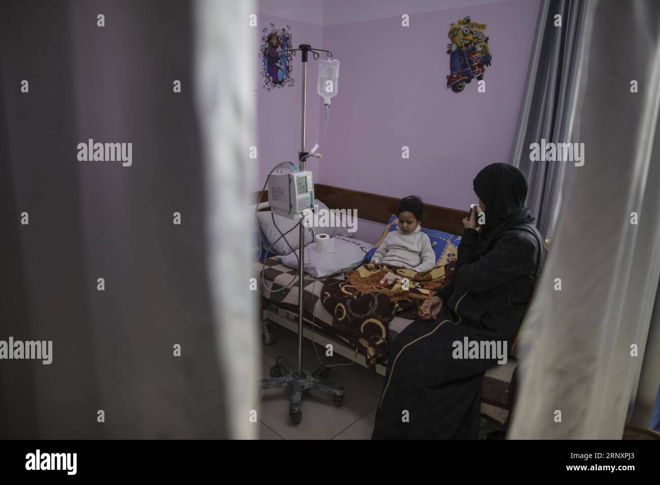 Palestinian mother child hi-res stock photography and images - Alamy