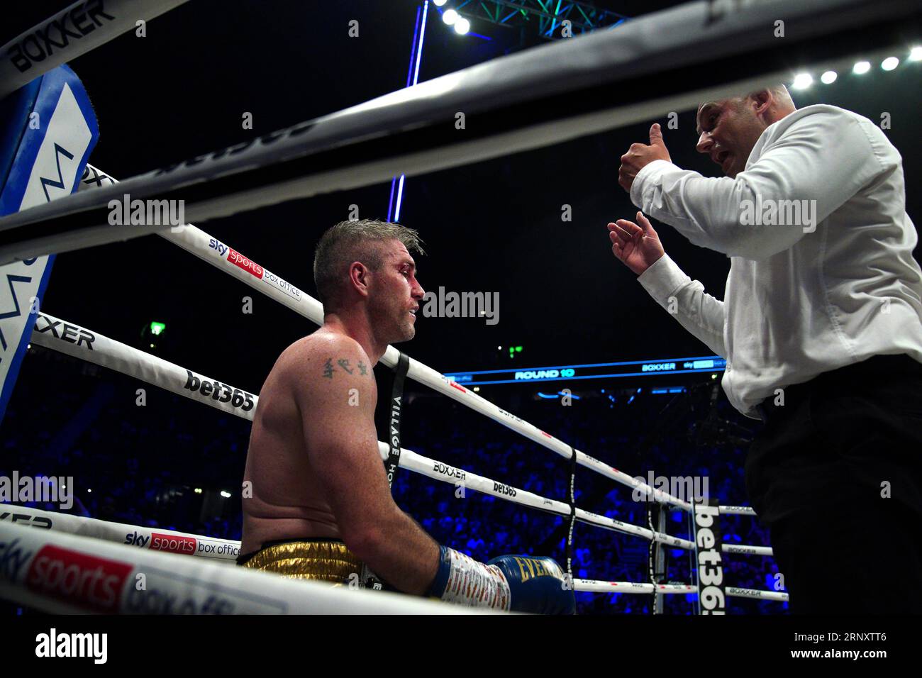 10 count boxing hi-res stock photography and images - Alamy