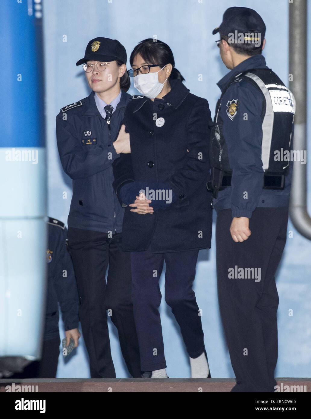 (180213) -- SEOUL, Feb. 13, 2018 -- Choi Soon-sil (C), a confidante of ...