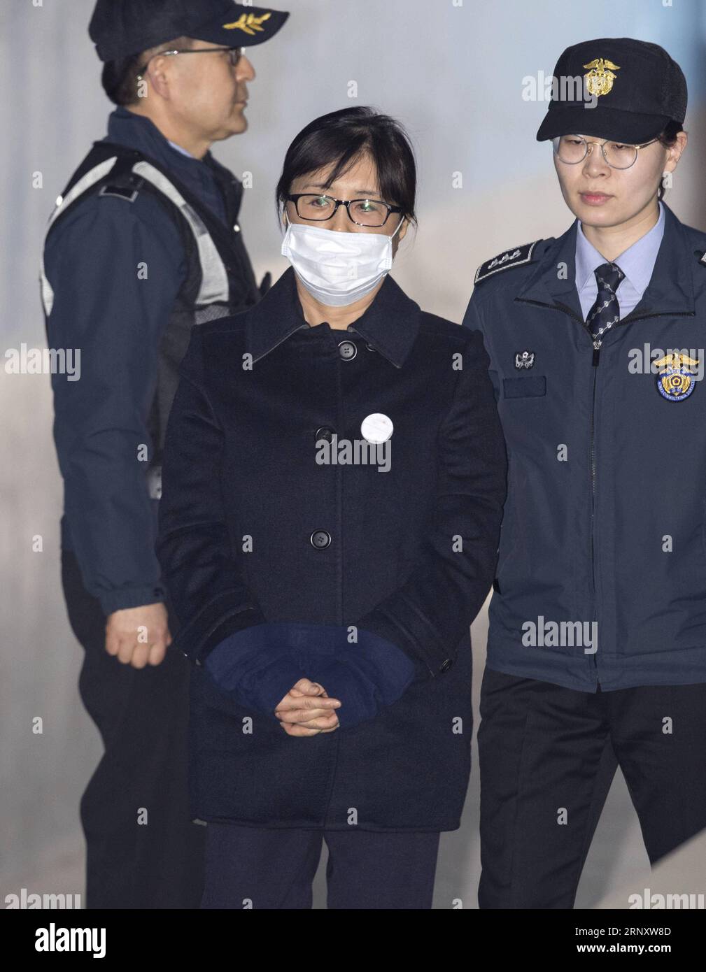 (180213) -- SEOUL, Feb. 13, 2018 -- Choi Soon-sil (C), a confidante of ...