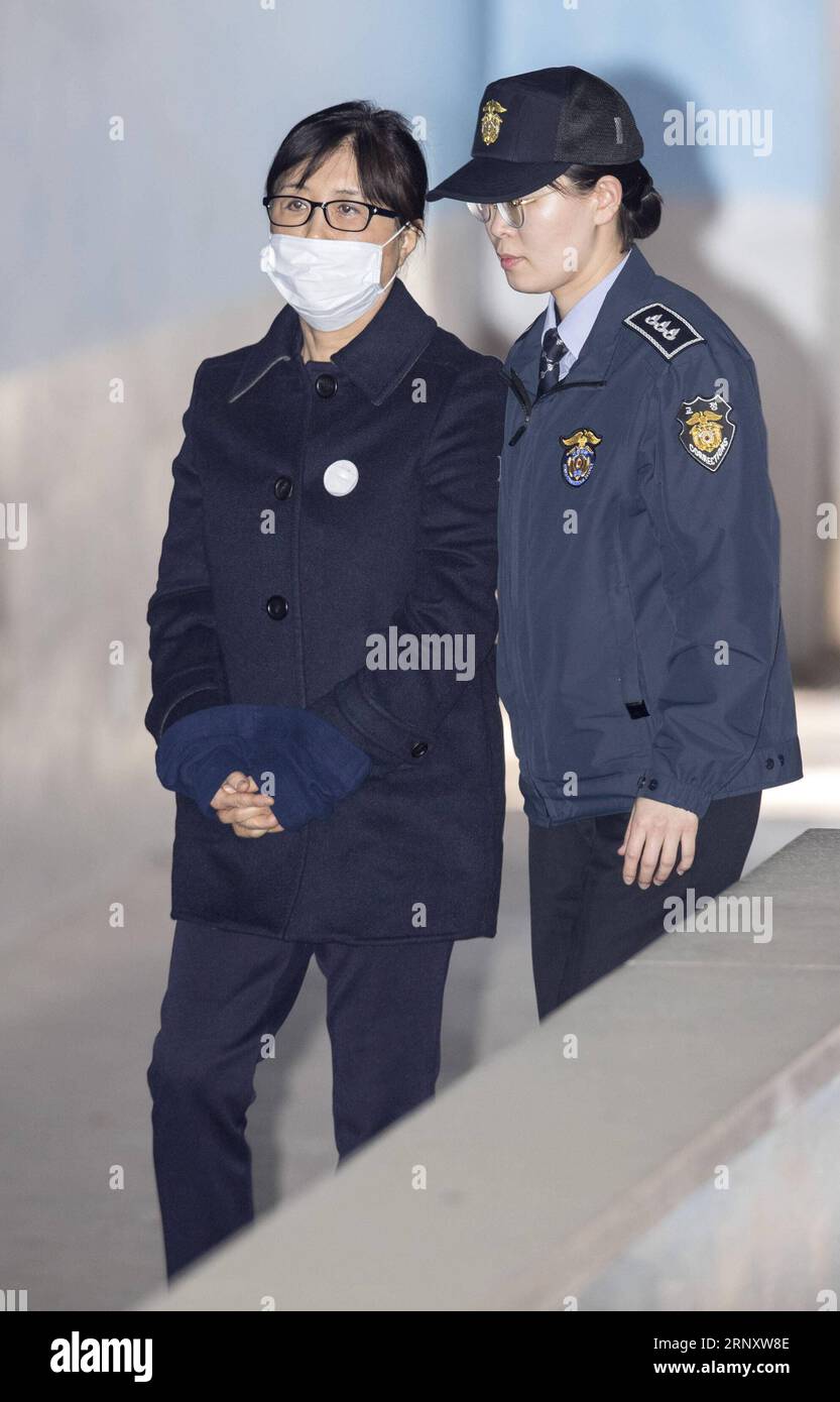 (180213) -- SEOUL, Feb. 13, 2018 -- Choi Soon-sil (L), a confidante of ...